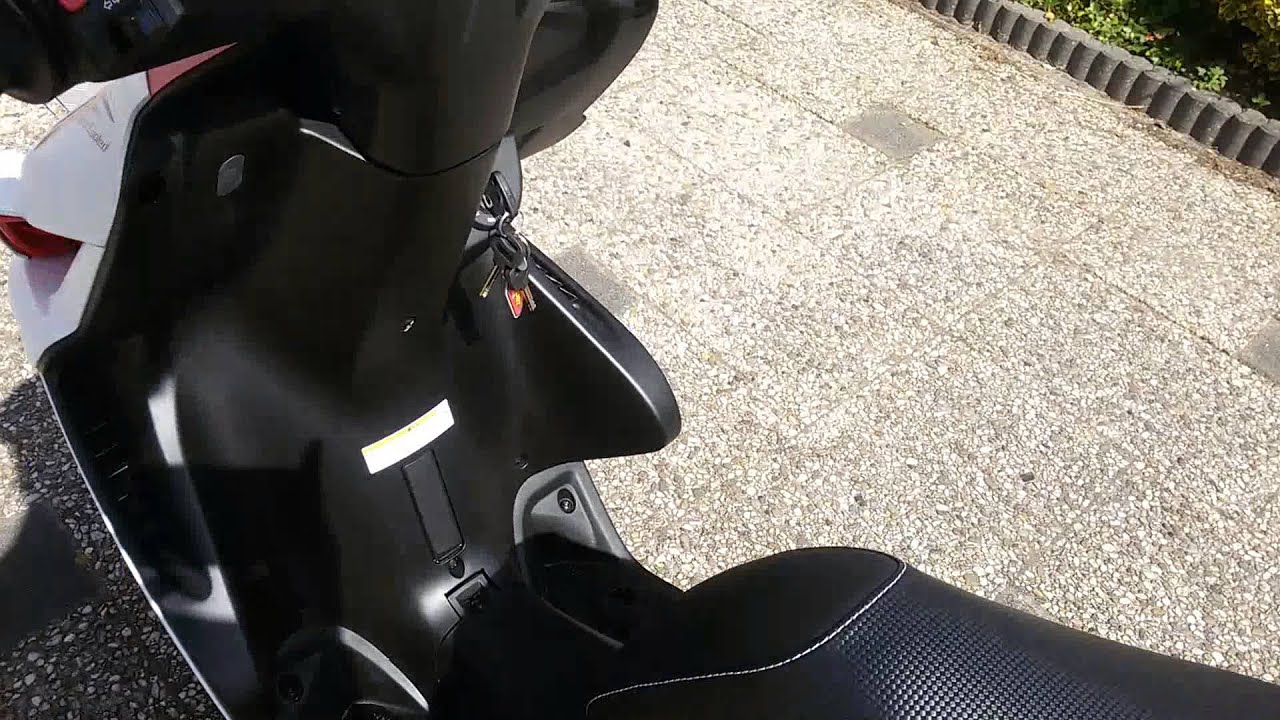 Yamaha Aerox R 4T 2015 Walkaround+start up - YouTube