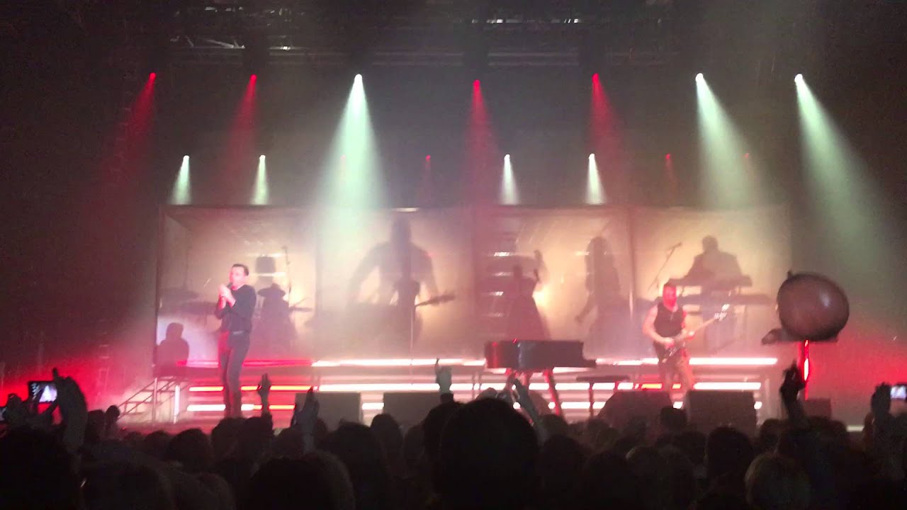 Hurts - Miracle (Live in Prague 2016) - YouTube