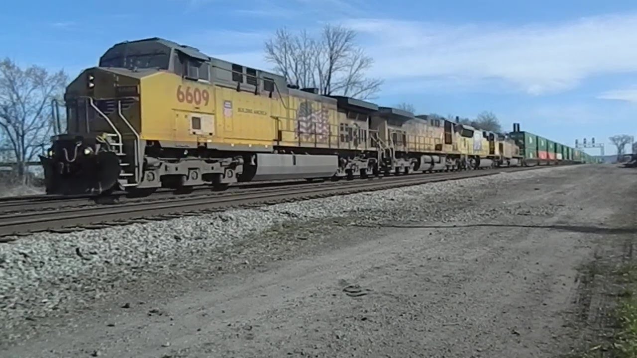 UP 6609 Leads Intermodal - 3/03/2025 - YouTube