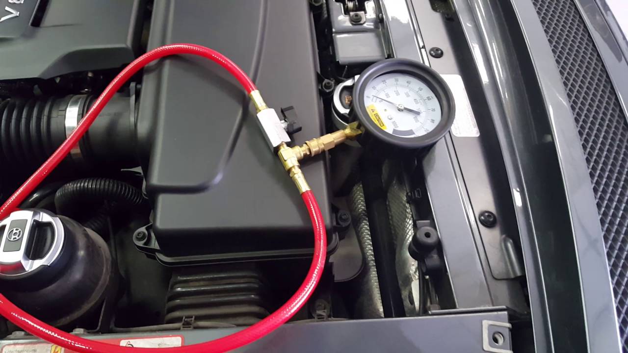 How to perform a fuel pressure test on the Audi R8 - YouTube