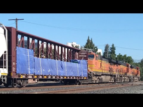 BNSF 7055 leads the NB H-STOPVO with a nice crew - YouTube