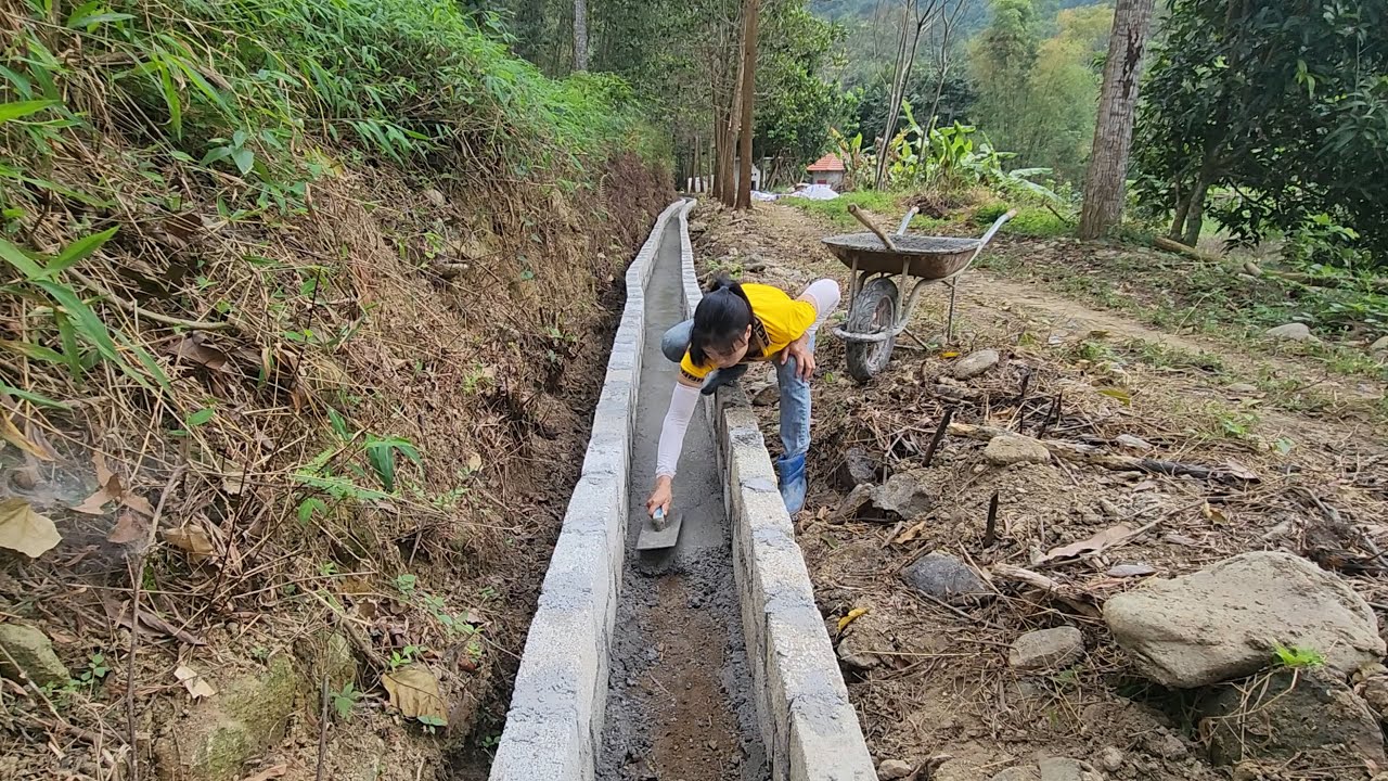 30-day time-lapse video of building a ditch to bring water into a 200m ...