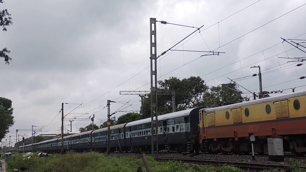 Sealdah Lalgola Passenger Train Entering Kanchrapara Station - YouTube