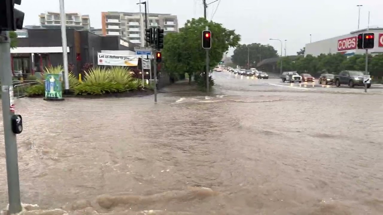 River into Westfield Chermside, Pt. 1 – Brisbane Floods (27/02/2022 ...