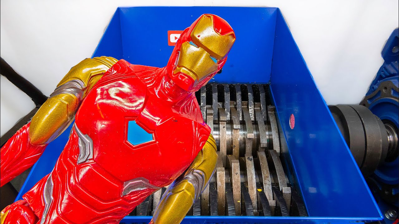 IRON MAN VS SHREDDER! - YouTube