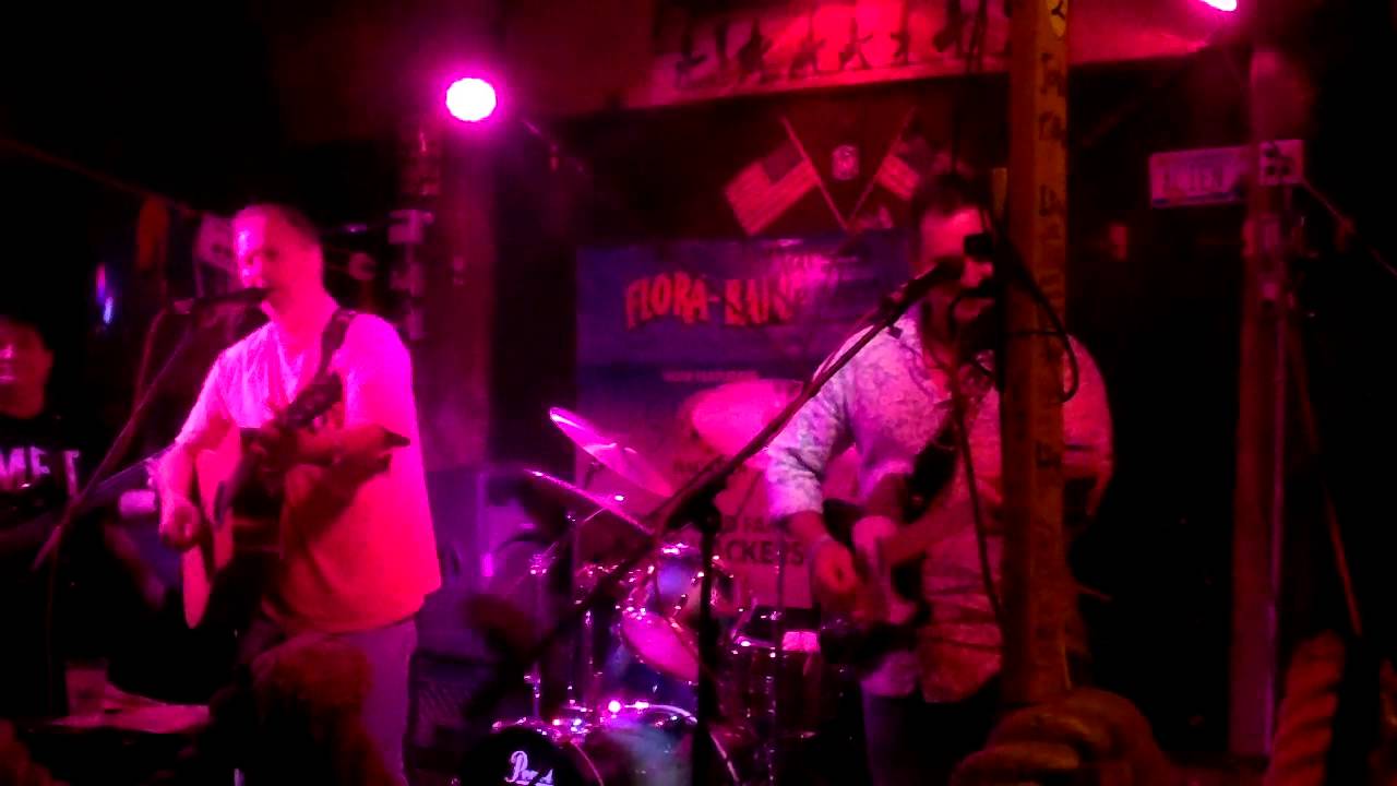 David Lynam sitting in with Big Earl at the Bama - YouTube