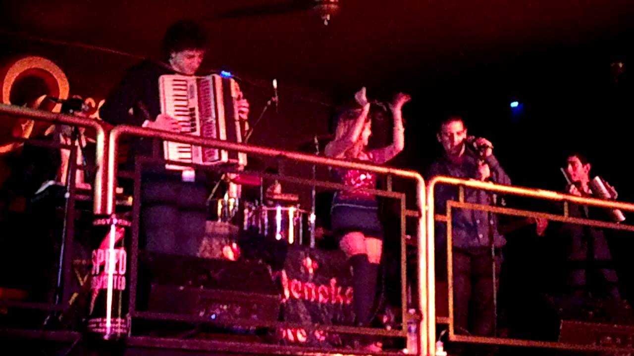 Meneka en vivo en Record - YouTube