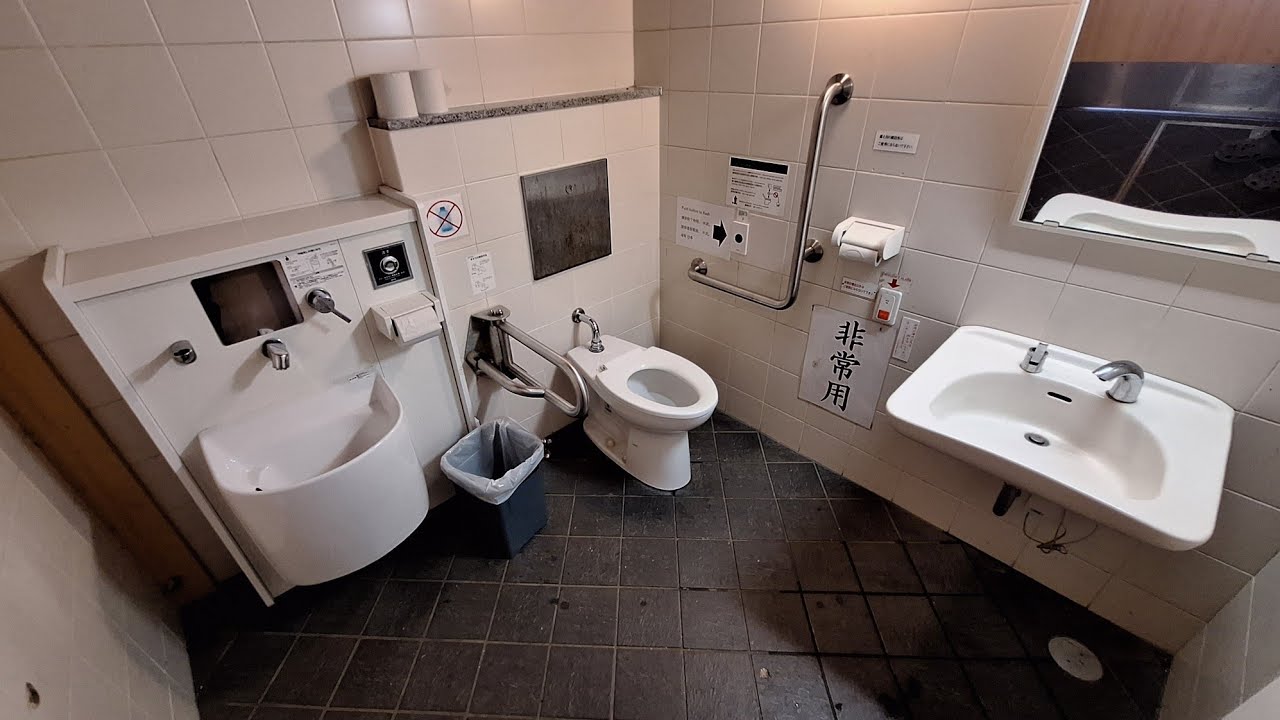 Tōdai-ji Temple Disabled Restroom (東大寺身障者用トイレ) - YouTube