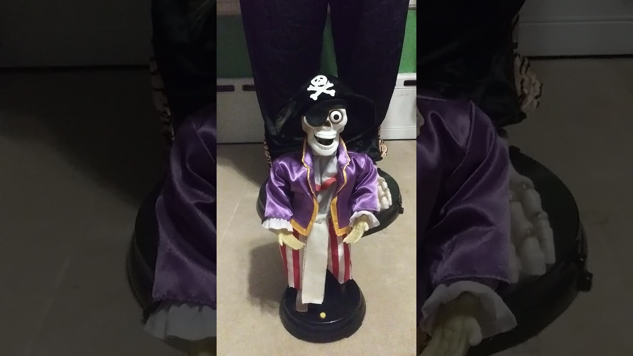 Gemmy head Beholder pirate skeleton - YouTube
