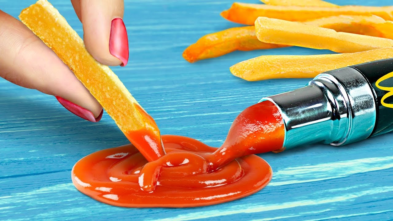 12 Funny Pranks! / Pranks Wars! - YouTube