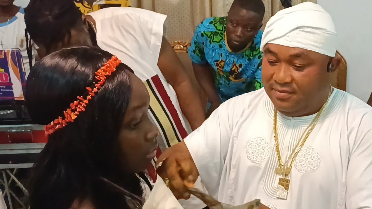 PRINCESS ADEWAMIWA OGUNWUSI ON THE DANCE FLOOR - YouTube