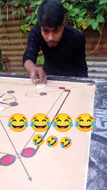 WORLD KA BEST CARROM PLAYER 😂😂#carrom #shorts - YouTube