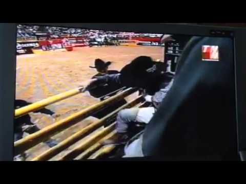 BJ KRAMPS Bull Riding Wreck at 2000 PBR World Finals - YouTube