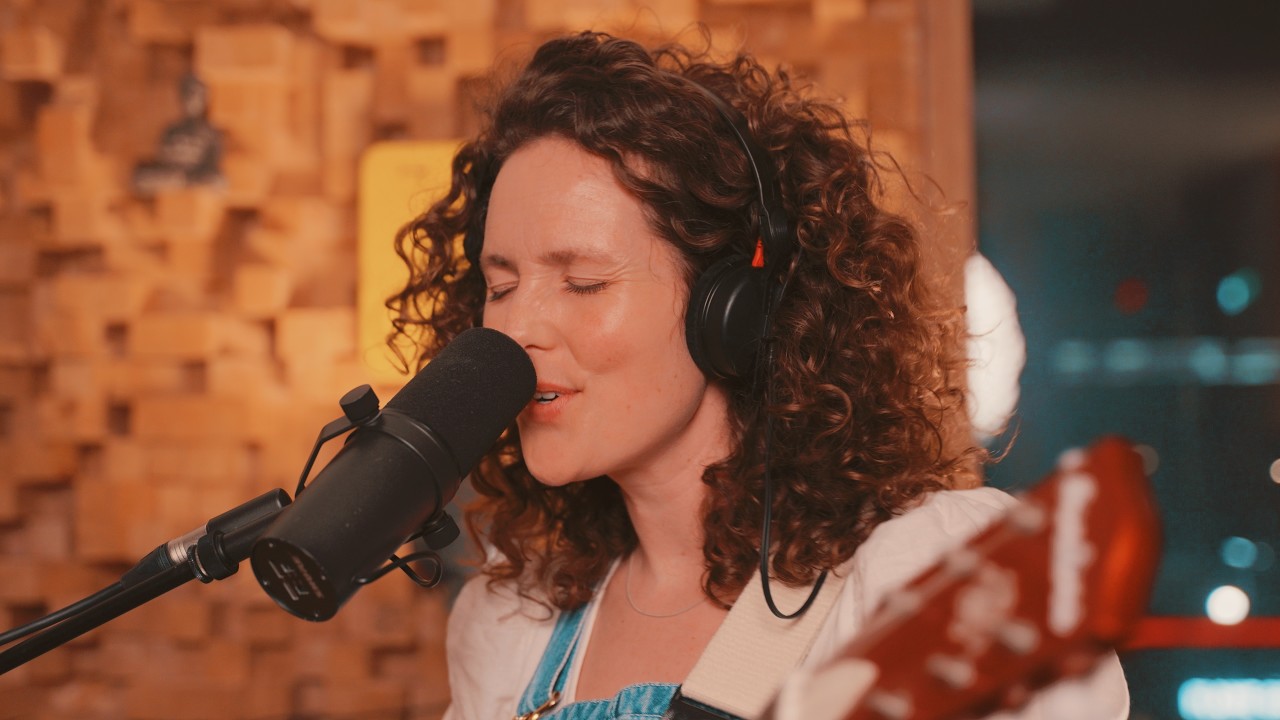 Shana - Big Fish (Live from Studio Delphine) - YouTube