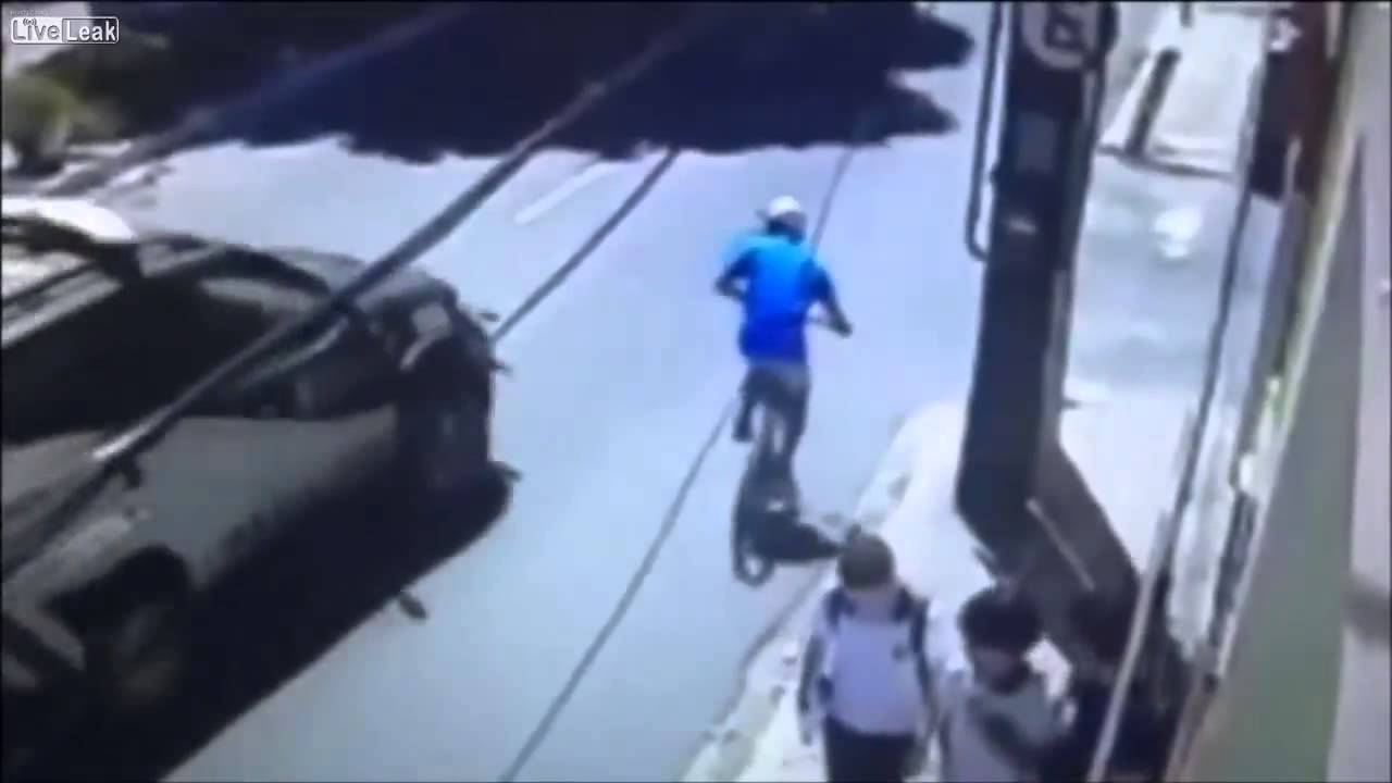 Instant Justice for Phone Snatcher: Thief stealing mobile phones of ...