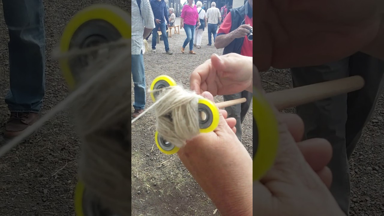 Fidget spinner spinning wool yarn - handspinner, handspinnen - YouTube