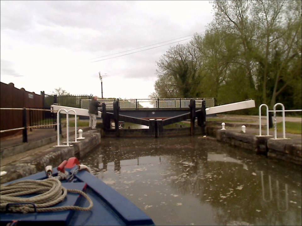 Narrowboat Timelapse on the Lee Navigation - Hertford to Feilde's Weir ...