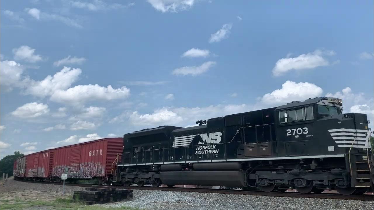 The Revival of the SD70M-2 on NS: Local P86 by East Spartanburg on the W-Line - YouTube