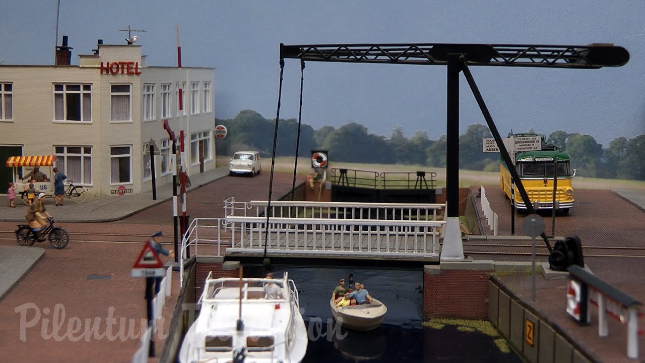 Model railway of the Drachten-Groningen tramway - The Philipslijn model ...