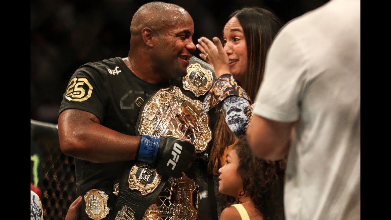 Daniel Cormier Receives Hero's Welcome as Double Champ at 'UFC Tonight ...