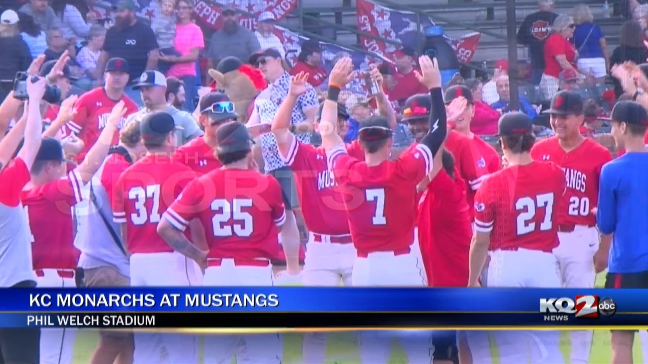 St. Joseph Mustangs drop first game of year to Monarchs - YouTube