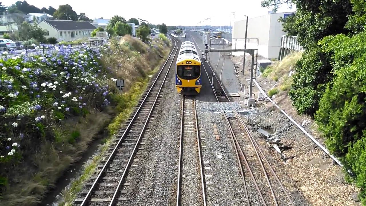 Train passing under bridge - Franklin Life - YouTube