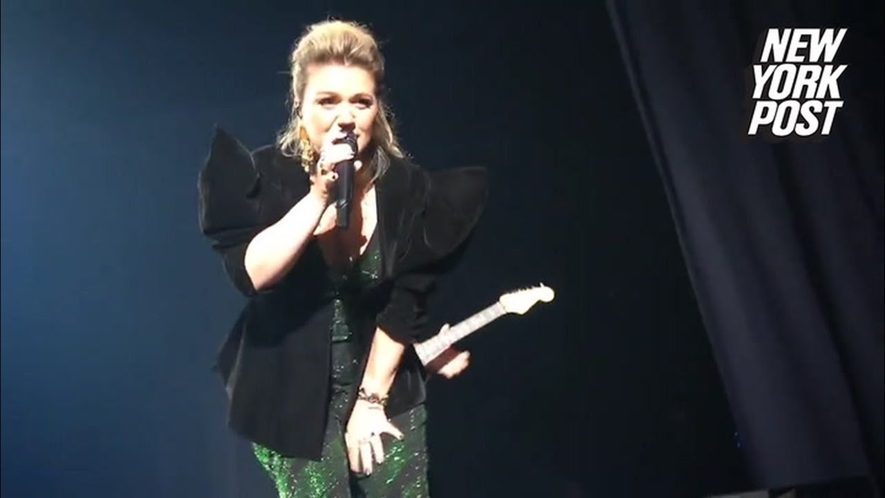 Kelly Clarkson has NSFW reaction to female fan’s ‘hall pass’ sign ...