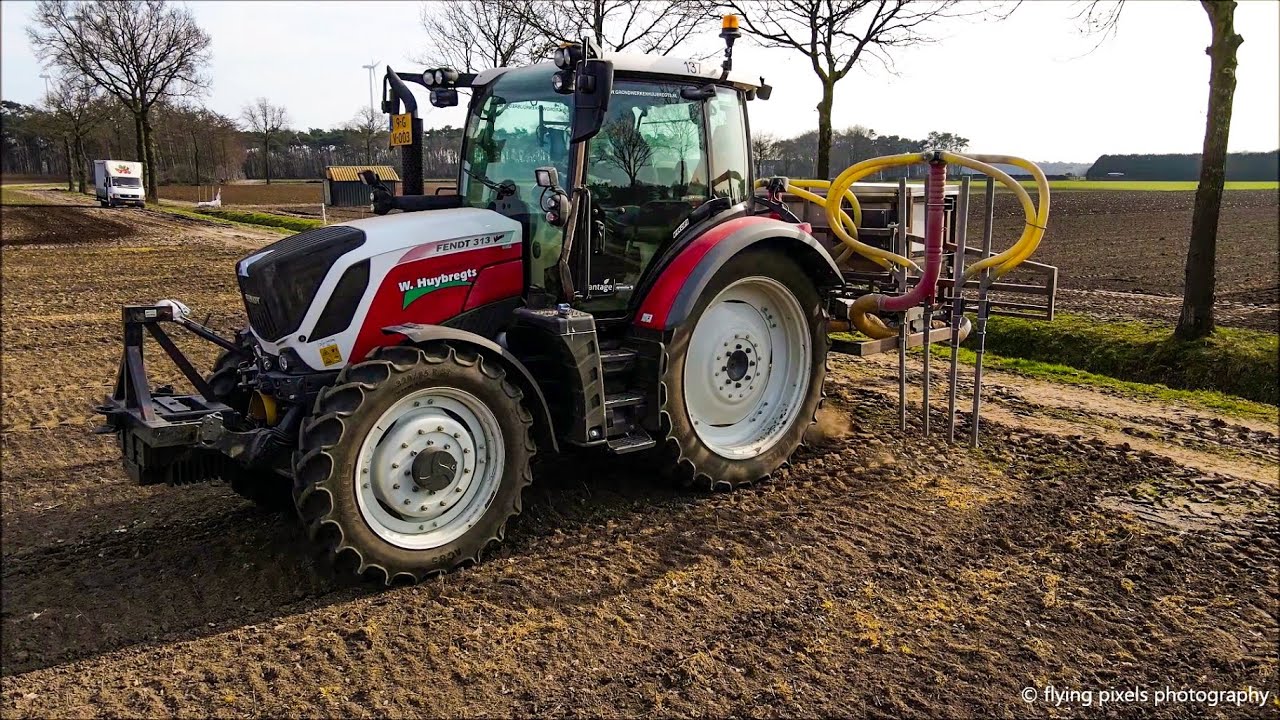 Kunstmest strooien | Spreading fertilizer | Kunstdünger streuen | Fendt ...