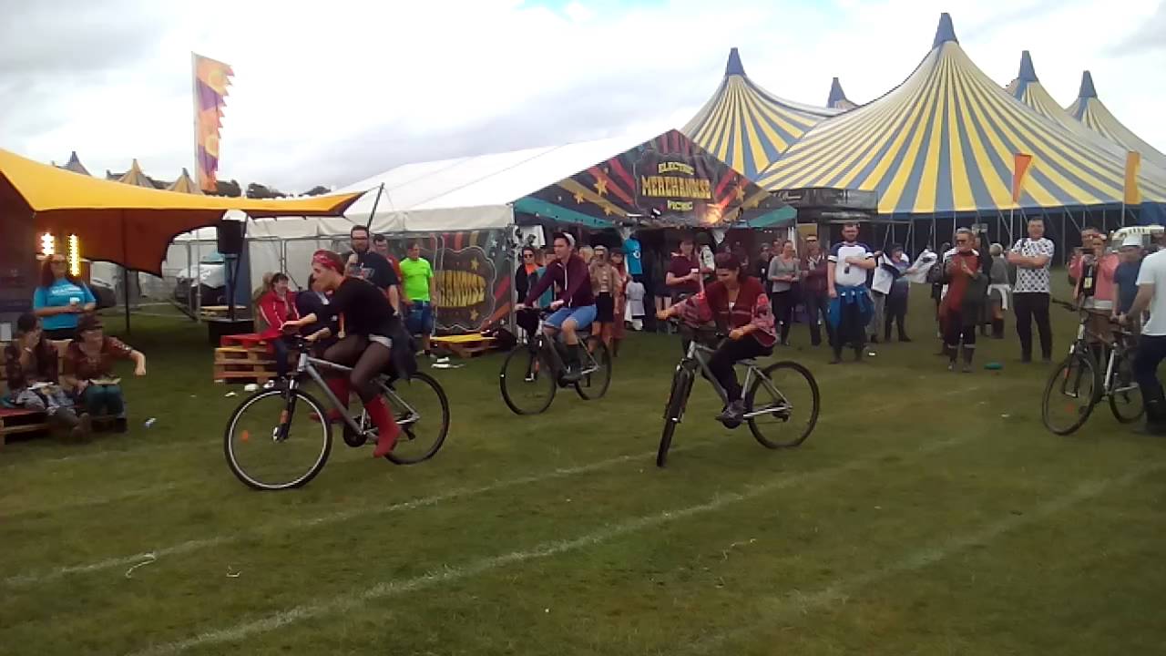 Slow bike race picnic - YouTube