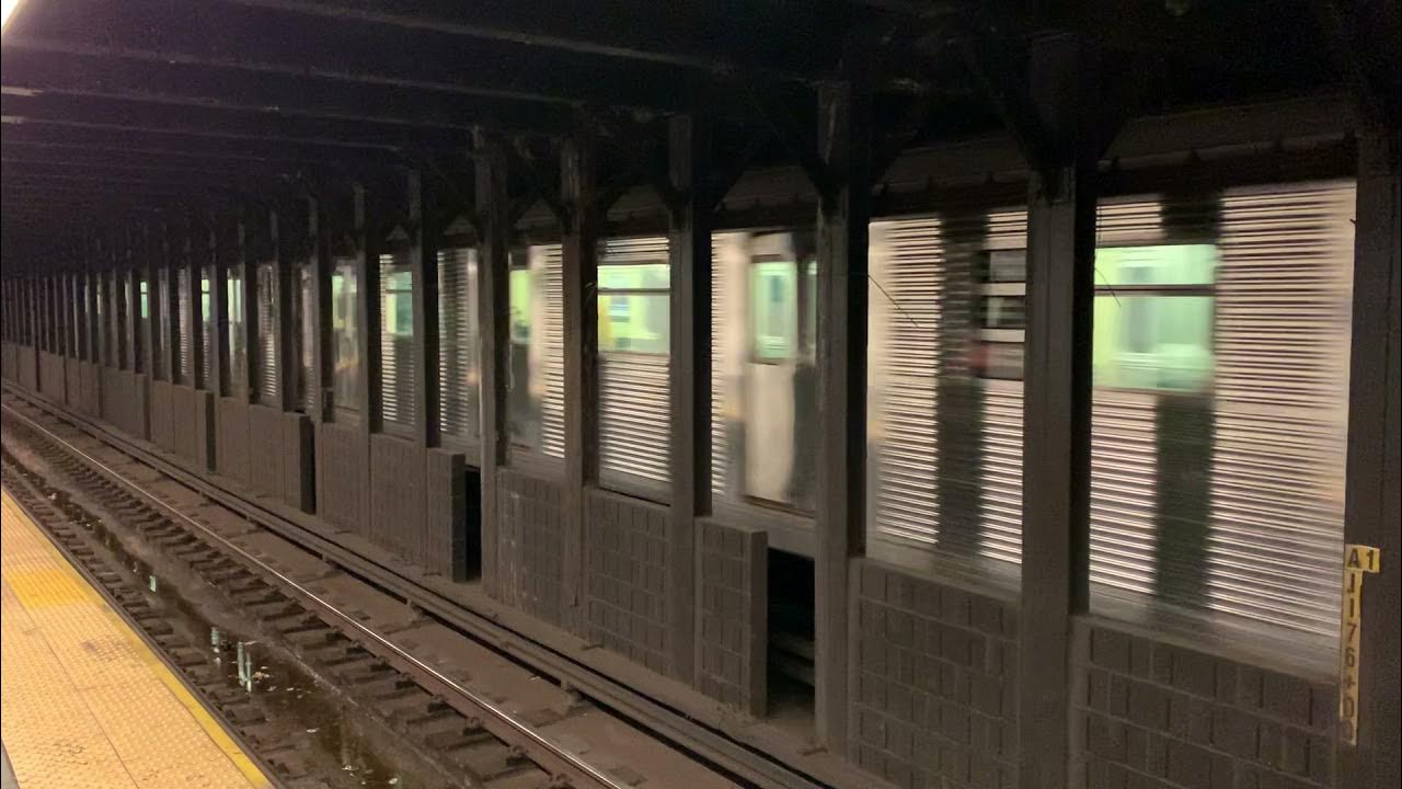 R32 farewell train at 81st Street-Museum of Natural History - YouTube