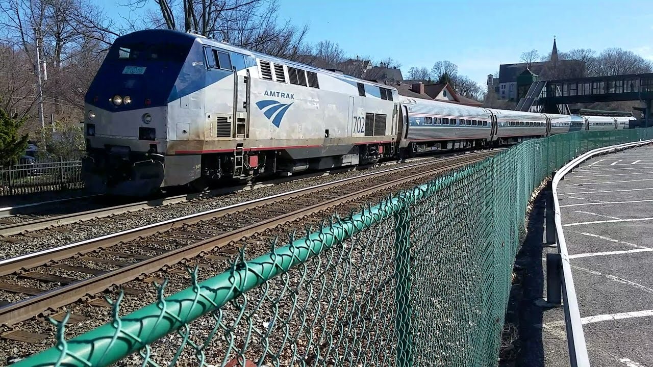Amtrak 702 beautiful horn - YouTube