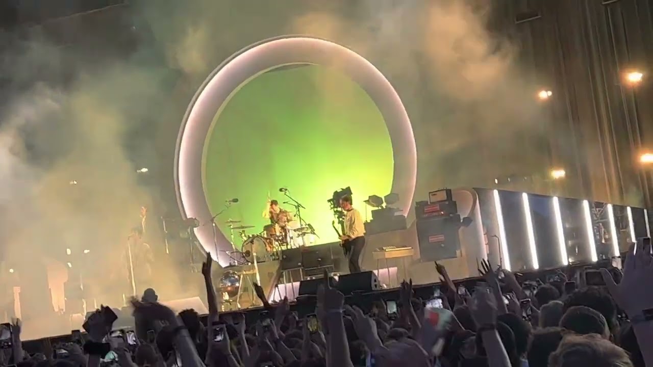 Crying lightning - Arctic Monkeys. Prague - YouTube