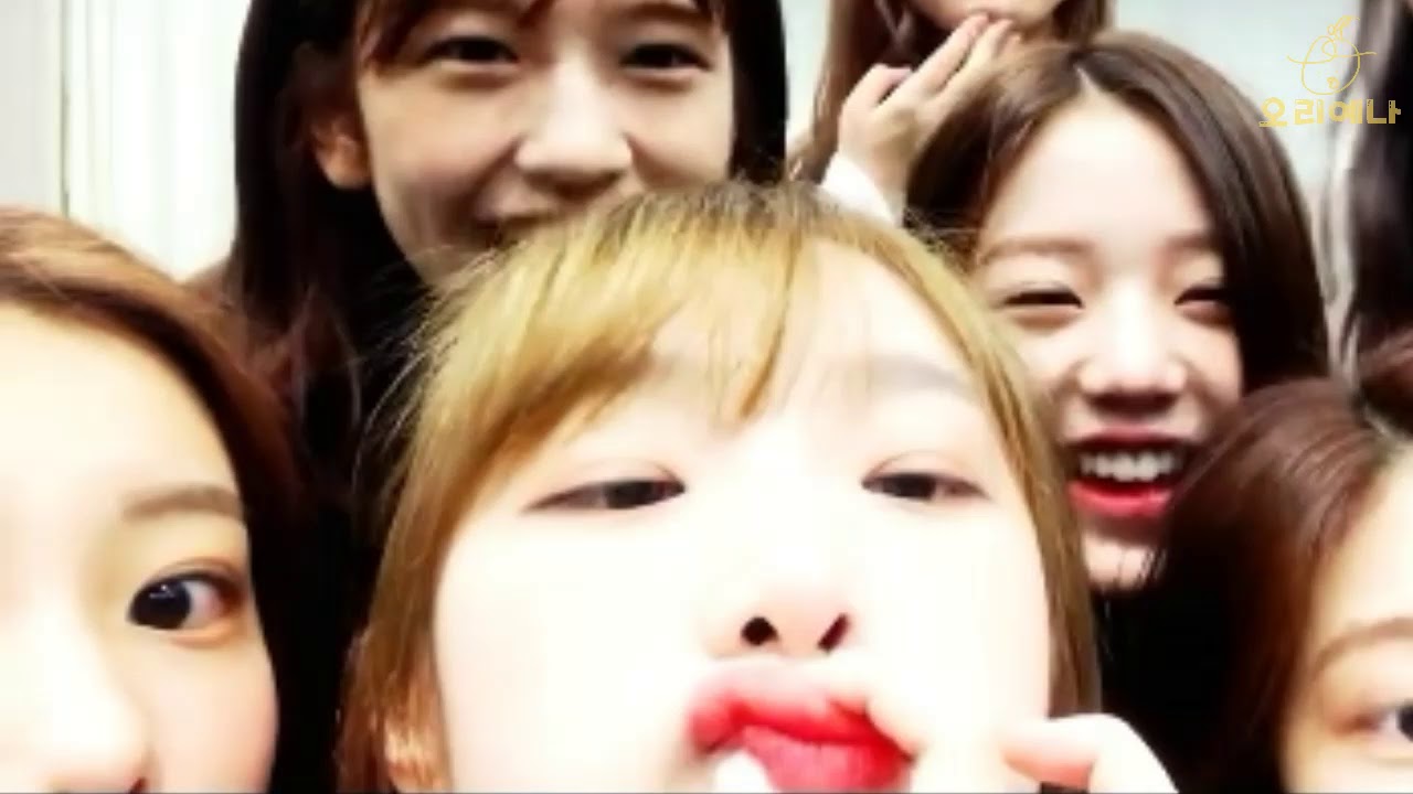 IZ*ONE Hyewon playing with Yena's duck lips - YouTube