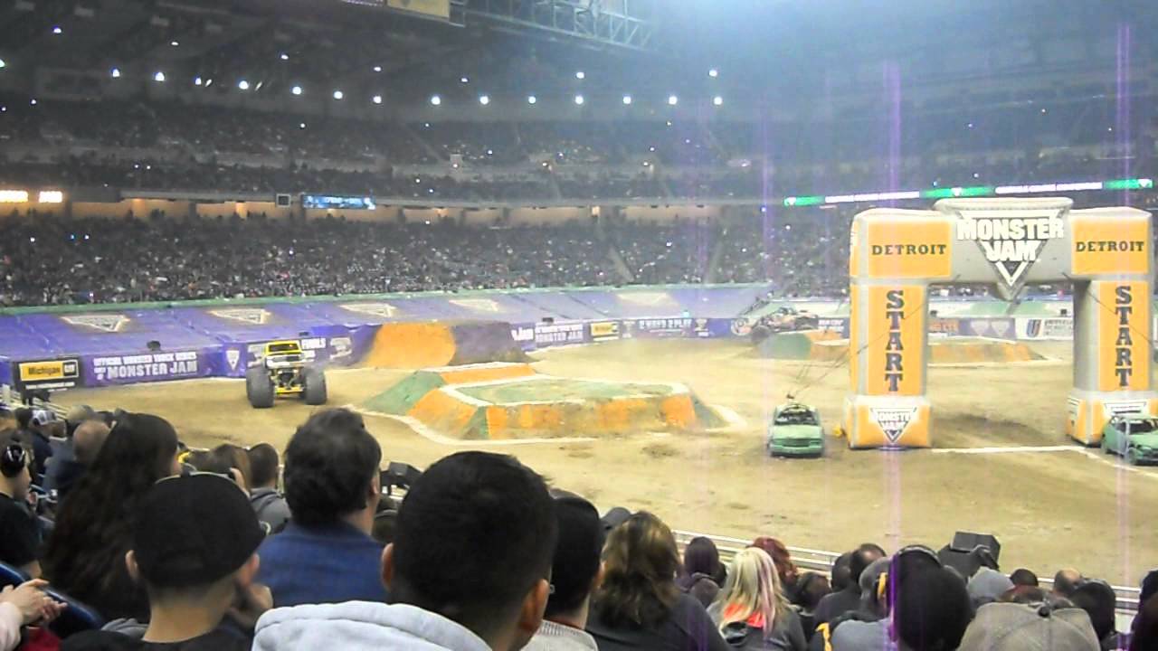 Monster Jam 2015 Detroit #2 Obstacle Course Rd.1 - YouTube