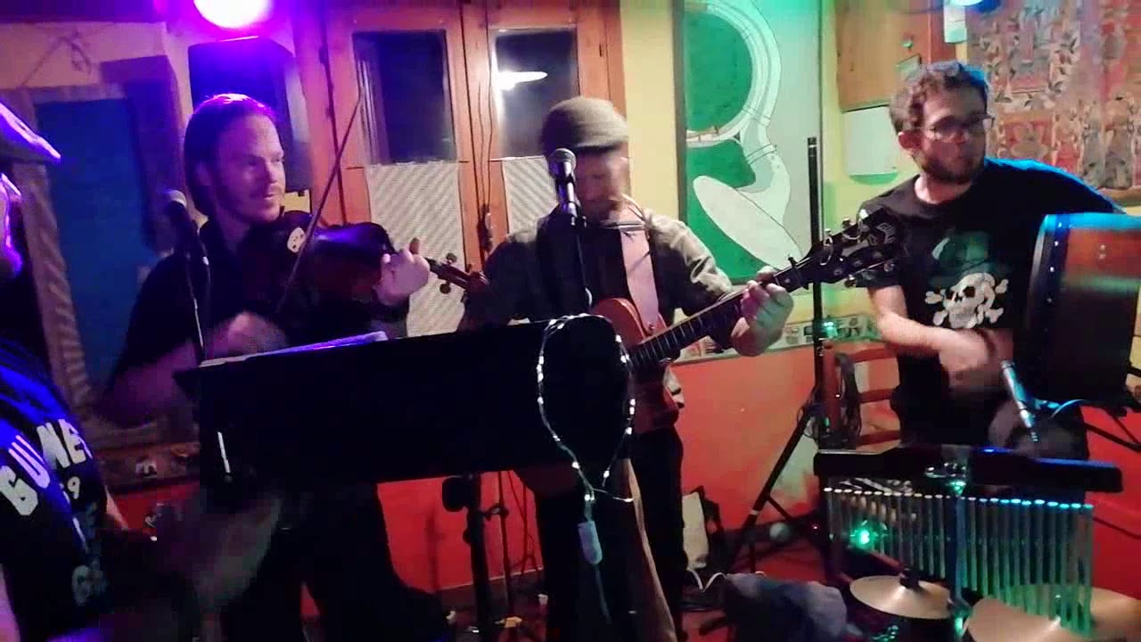 DNA Irish Trio - COOLEY'S REEL @ Osteria al Centro da Carletto 25/12 ...