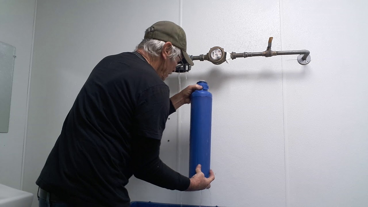 Changing 3M Aqua-Pure AP917HD water filter - YouTube