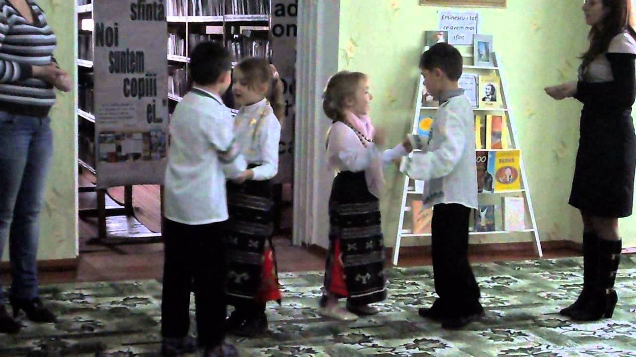 Copii dansatori de la gradiniţa din s. Saiţi - YouTube