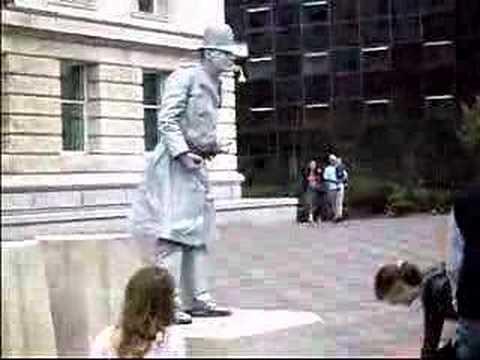 Alive Statue - YouTube