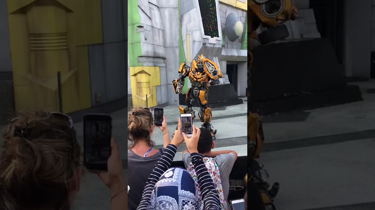 Singapore robot dance transformer - YouTube