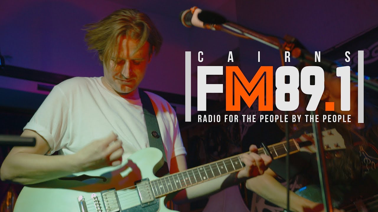 Rob Howe And The Guillotines - Lying Awake (Elixir Bar Cairns) - YouTube