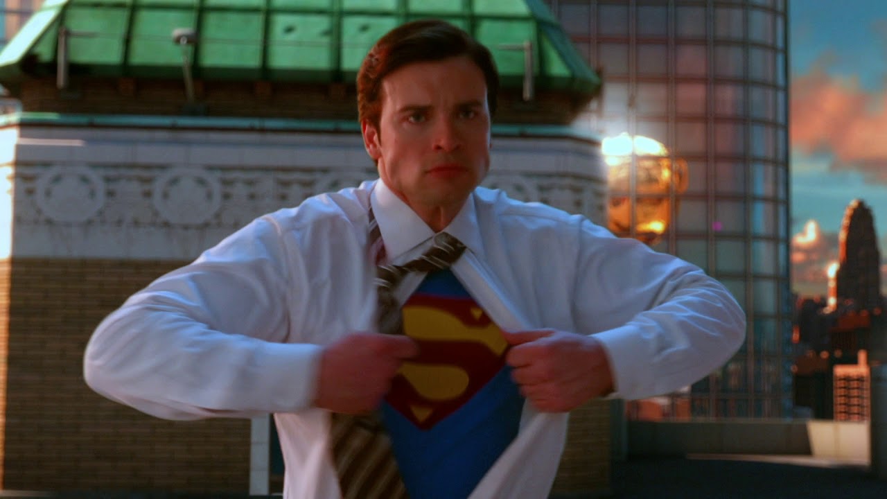 Smallville - Tom Reveals Christopher Reeve's Suit - YouTube
