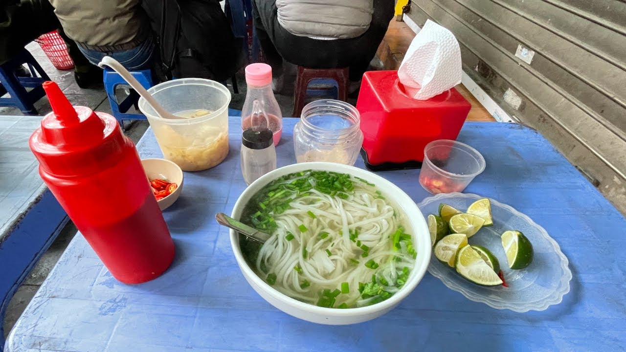 Vietnam street food $1 breakfast - YouTube
