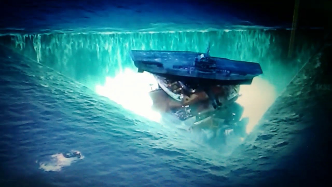 Hotel Transylvania 3 : A Monster Vacation Gremlin Air Scene - YouTube