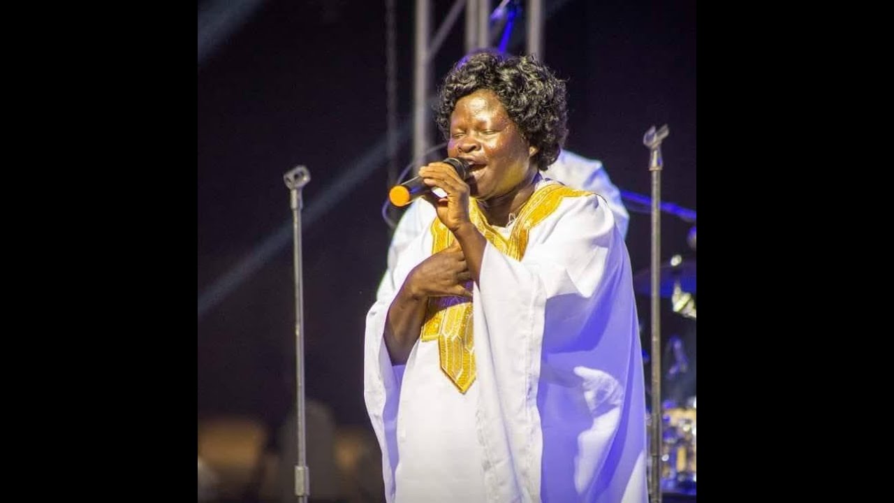 WOW THIS WOMAN IS TALENTED, MAMA GIFTY & AMAZING SINGERS PERFORMS NKWA ...