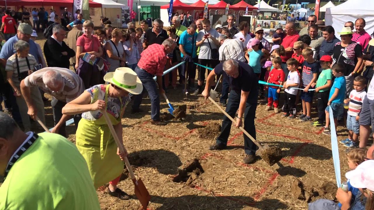 Bazouges-la-Pérouse fête de l'agriculture - YouTube