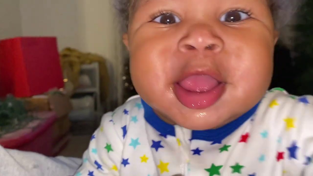 VLOGMAS Christmas Tree: The Girls Decorate The Tree While Baby Ky'Ree ...