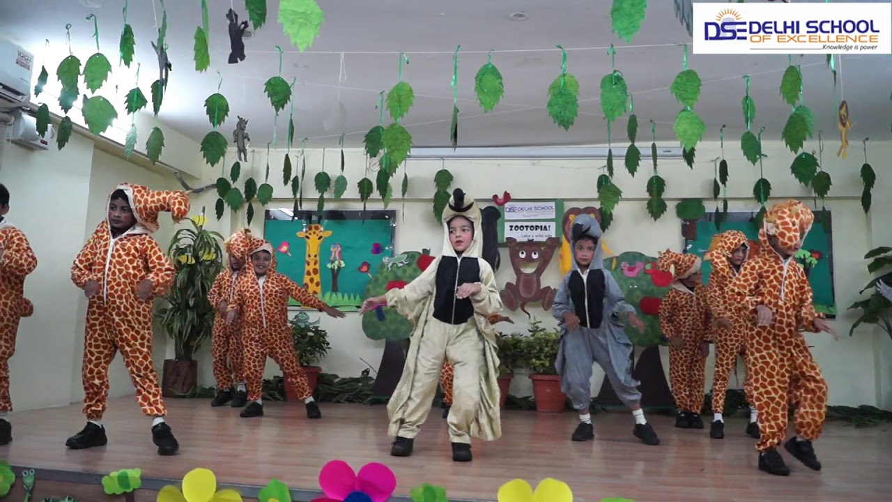 Giraffe Gyration - Zootopia - YouTube