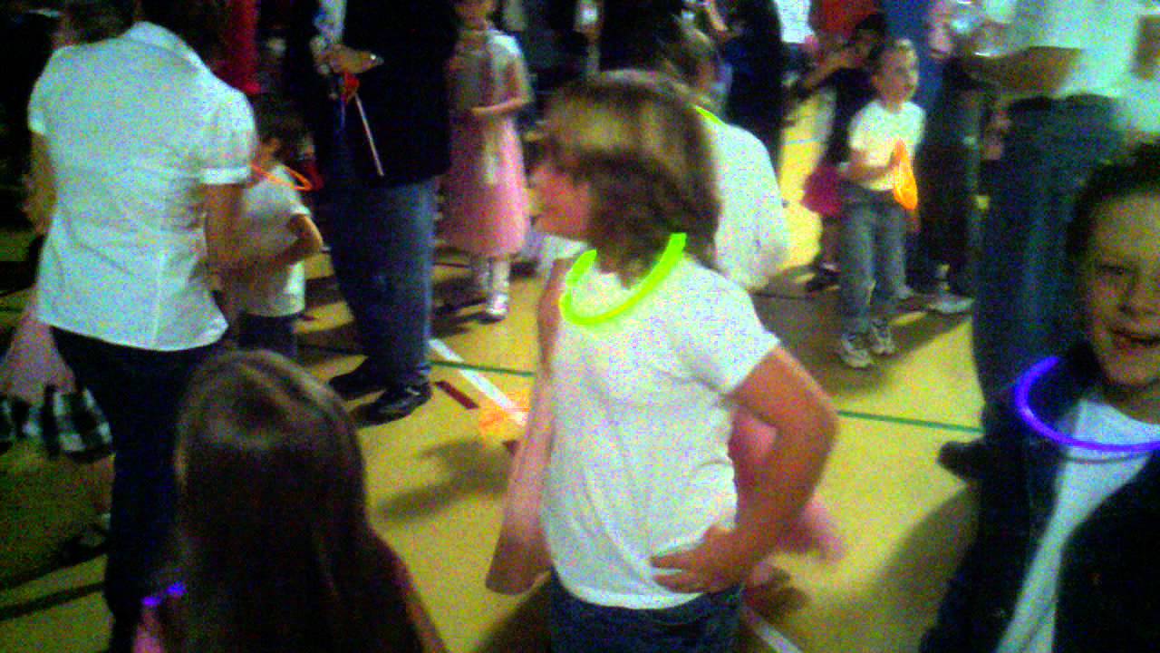 Macarena Kid Dance - YouTube