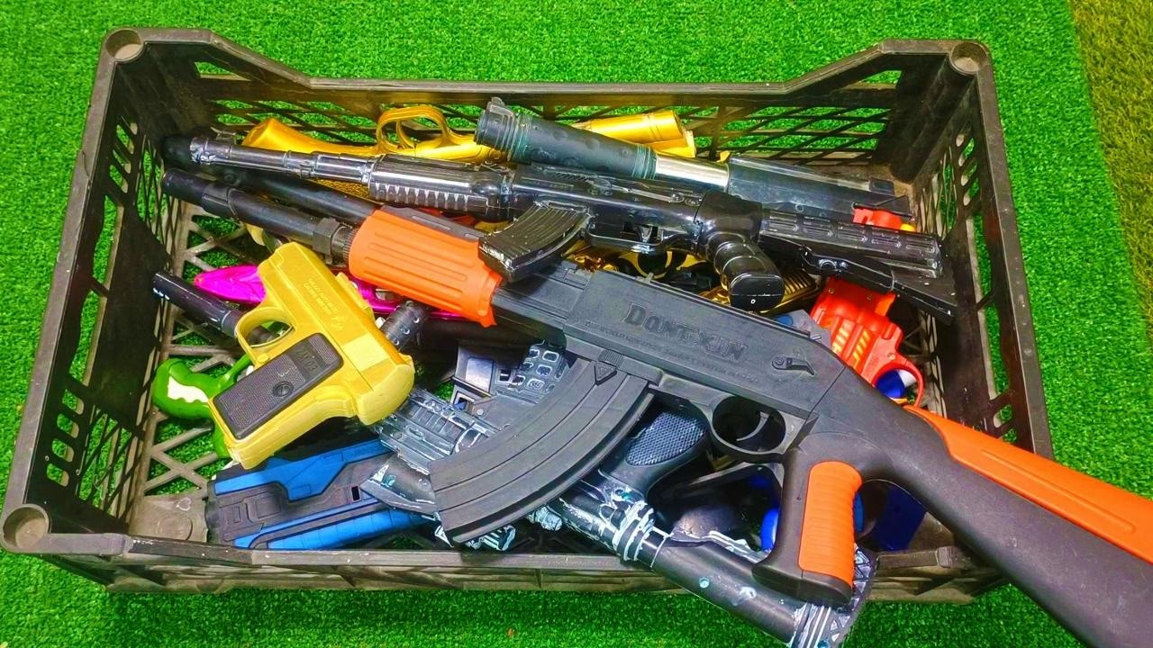 Unboxing mysterious toy box, Uzi submachine gun, M4 electric carbine ...
