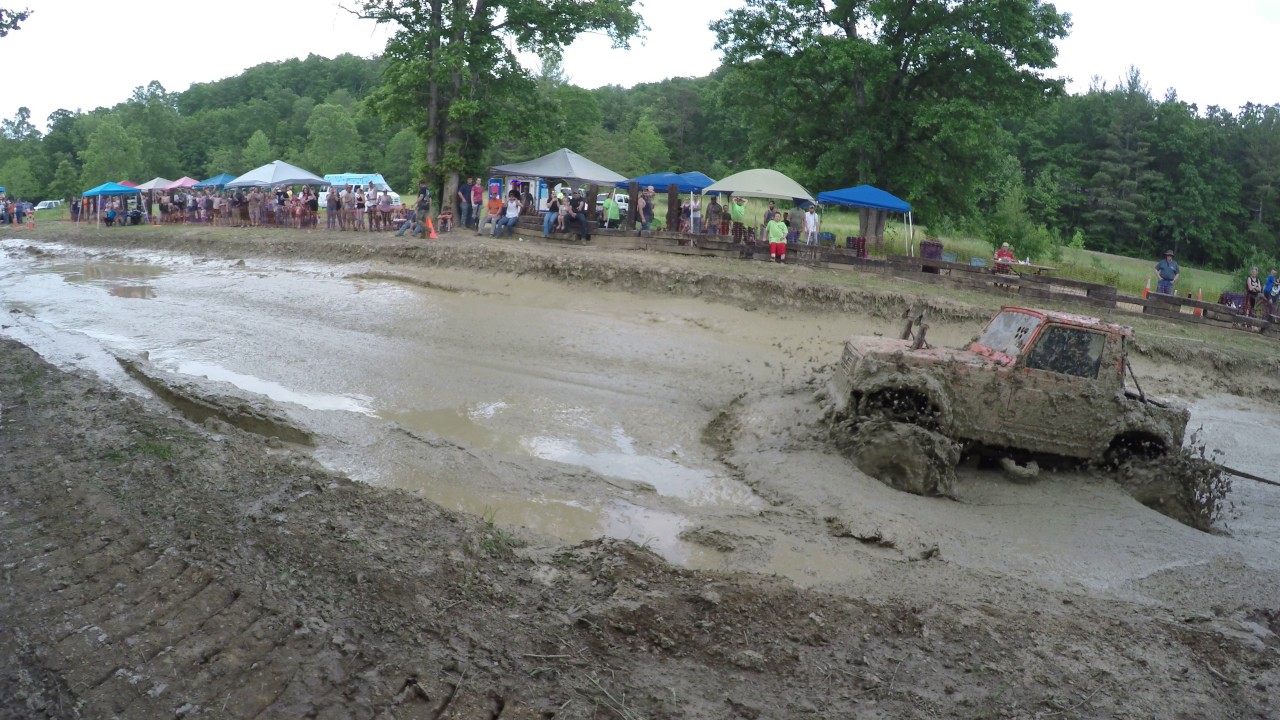 Full pass through the pit 2017 Roanoke Valley Mud Bog. - YouTube